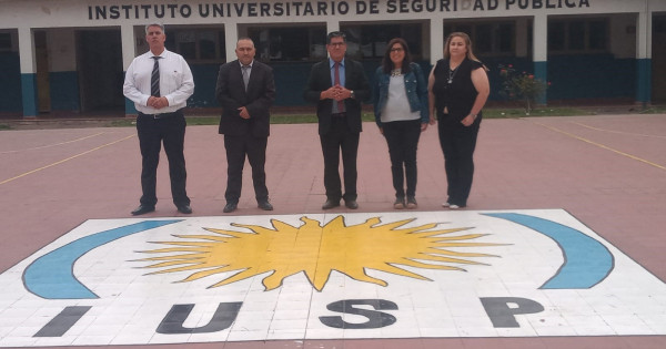 Nuevamente se destaca la Sede Central con la presentación de una Tesina ...